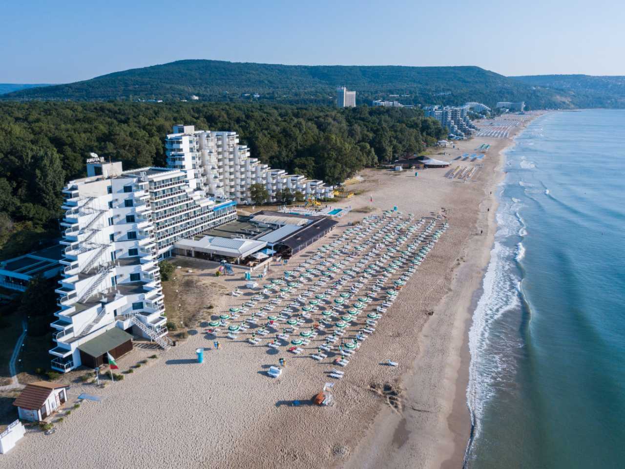 Strand und Schwimmbad bei Green Albena Villen in Albena - Albena.bg